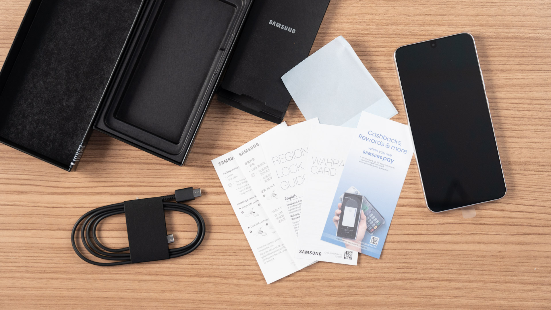 Unboxing & First Impressions: Samsung Galaxy S22+