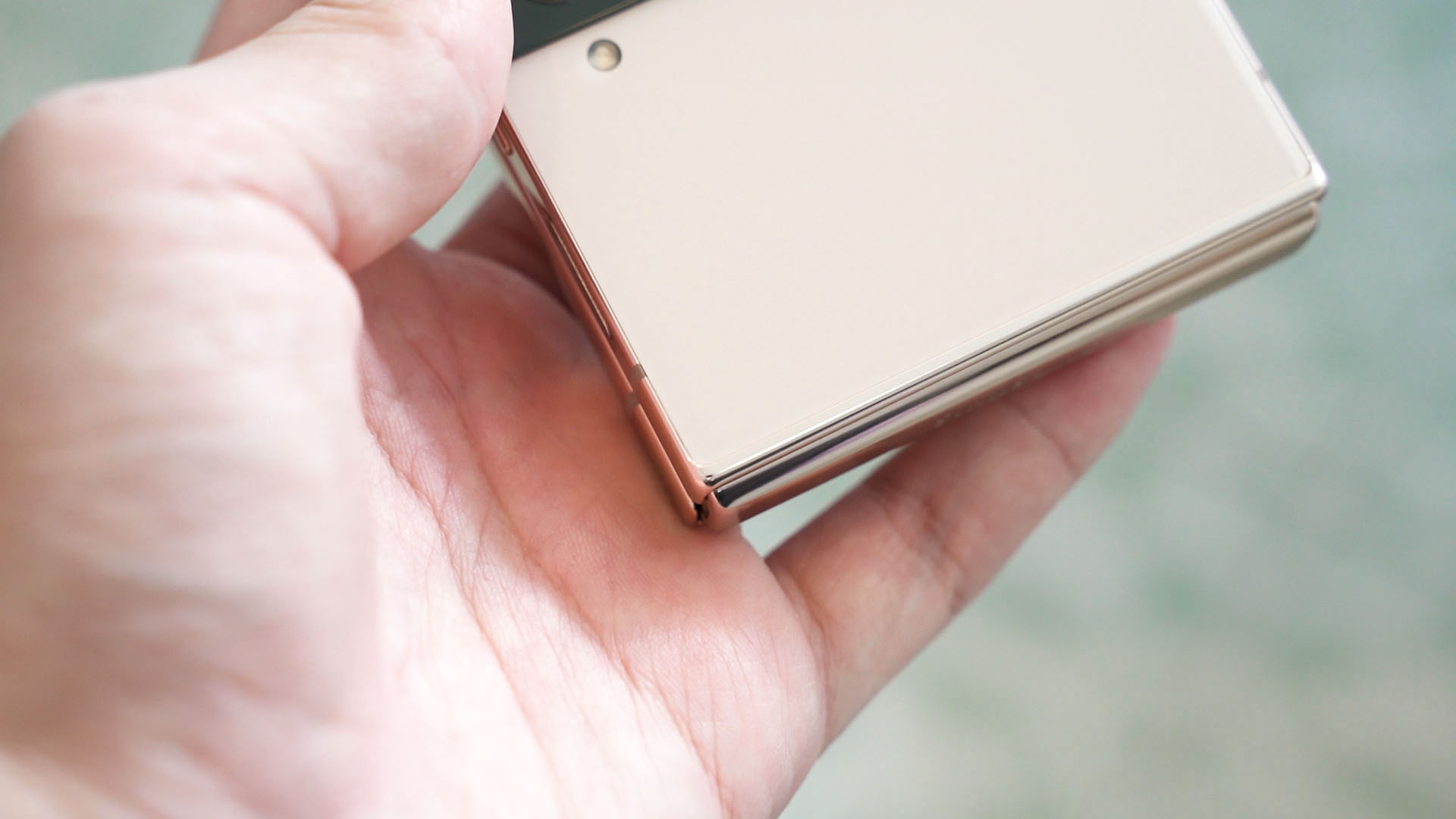 Samsung Galaxy Z Flip4 5G Early Hands On - Great Feature Expansion on ...