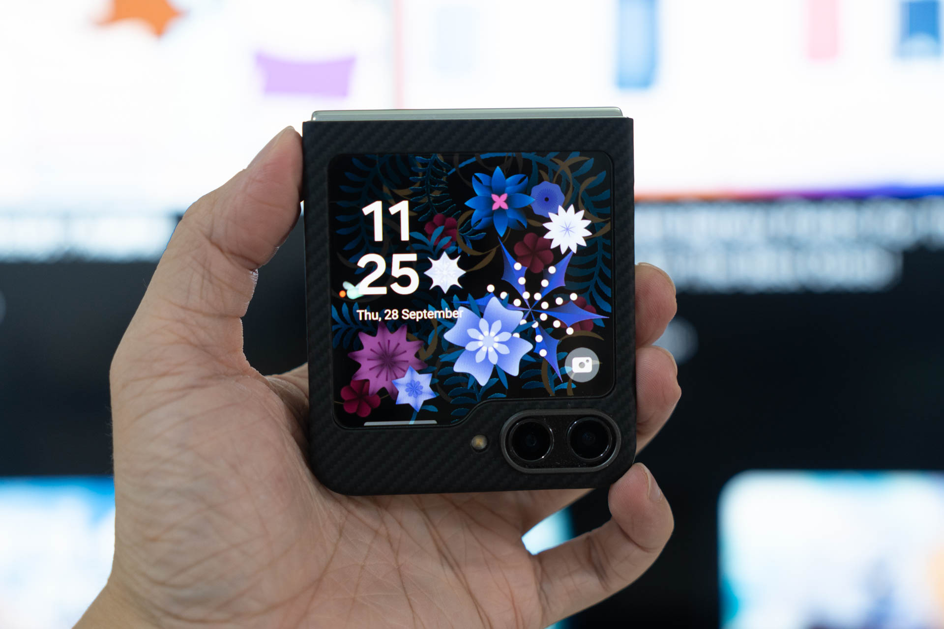 Make Full Use of Samsung Galaxy Z Flip5 Flex Window